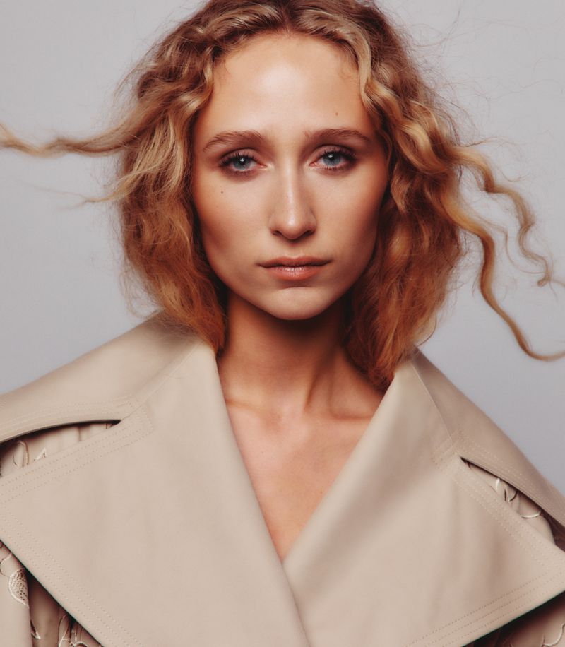 Elfie Reigate (L'Officiel Singapore)