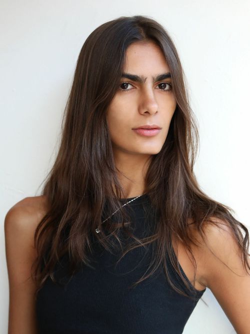 Tizi Pisani - Model - detail by people