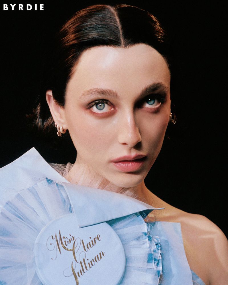 THE ARTISTRY OF EMMA CHAMBERLAIN (BYRDIE)