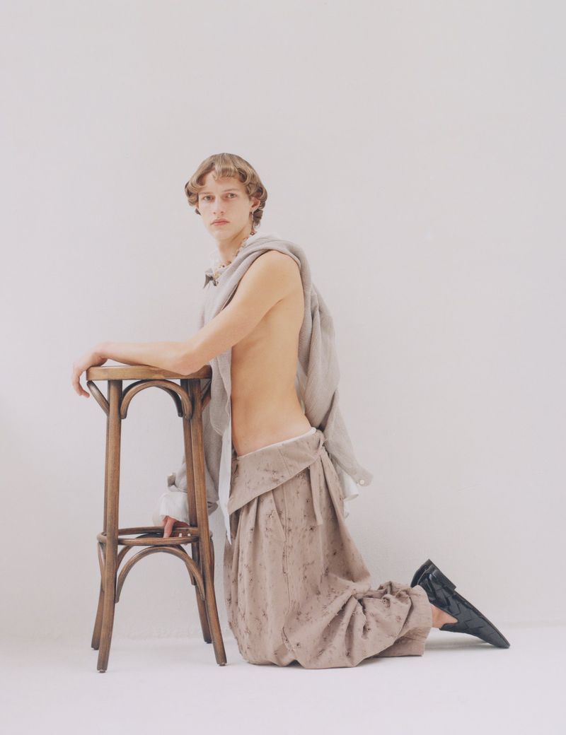 Go See (Behind the Blinds)