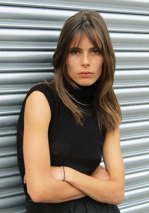 Lydia Angel Beach - Model - detail by people