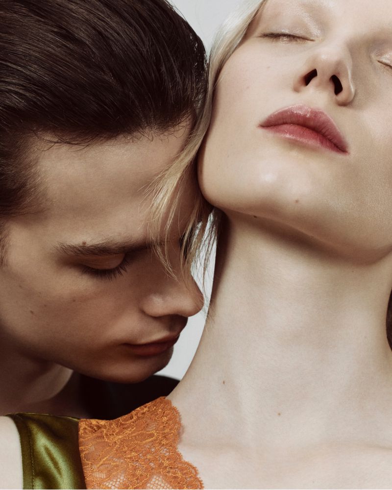 Beauty Gestures (Dries Van Noten)