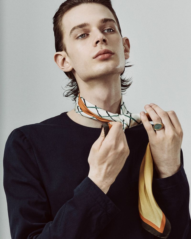 Beauty Gestures (Dries Van Noten)
