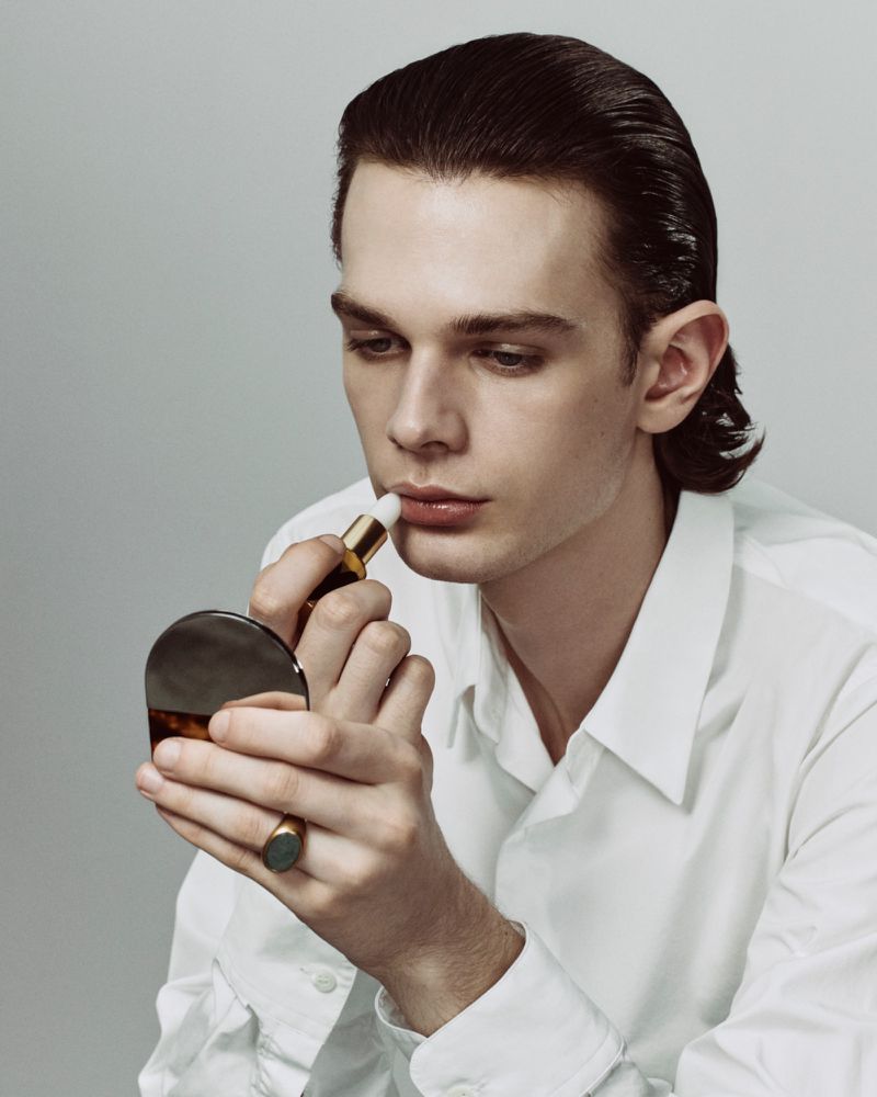 Beauty Gestures (Dries Van Noten)