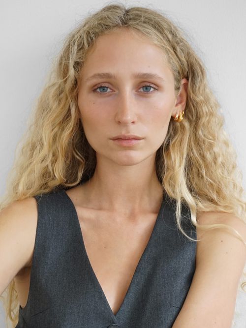 Elfie Reigate - Model Profile - Photos & latest news