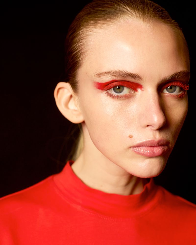 Unexpected Red (Schön Magazine)