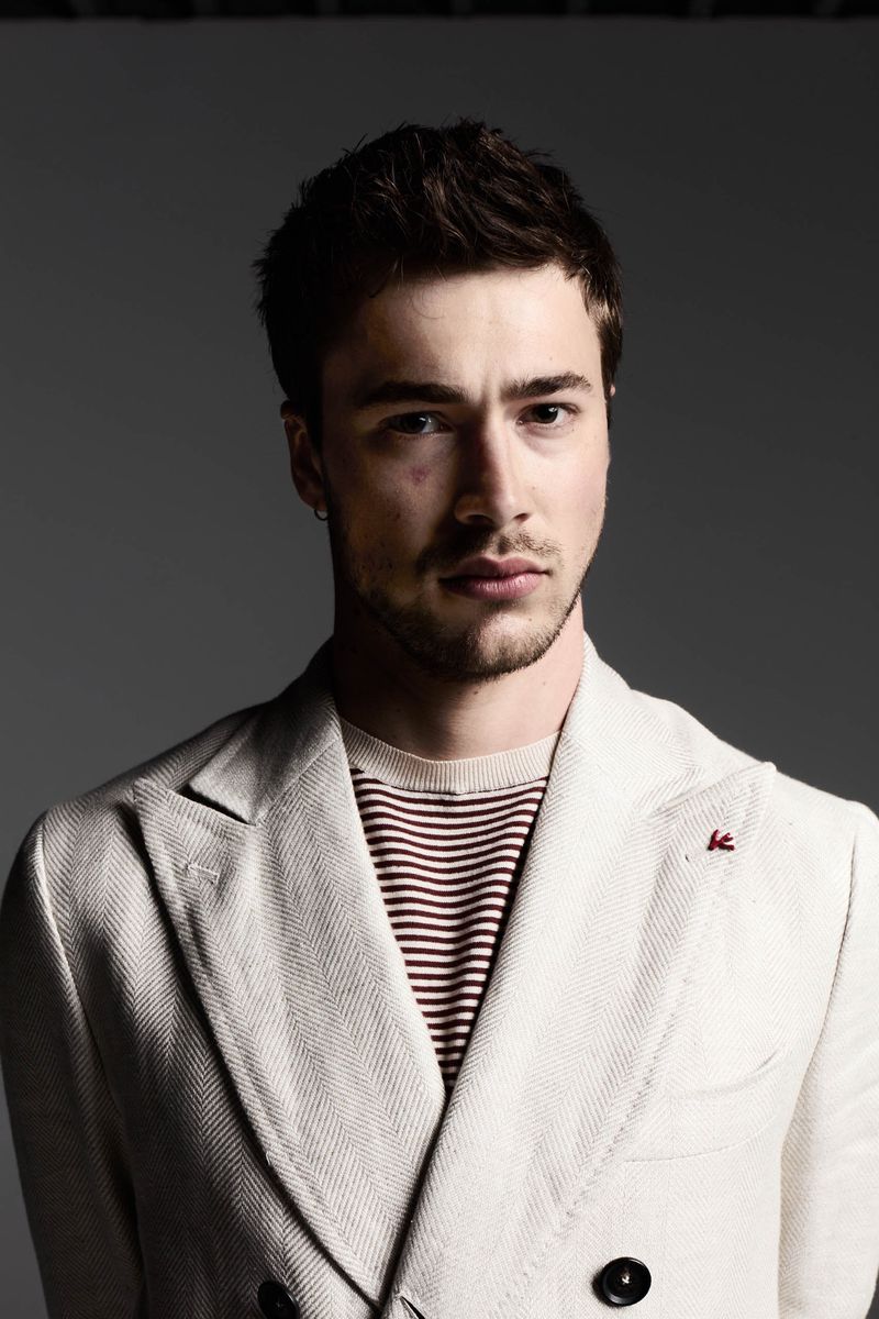 The Expert Guide to Summer Suits (Esquire The Big Black Book)