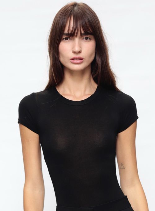 Stefany Basso - Model - Featured