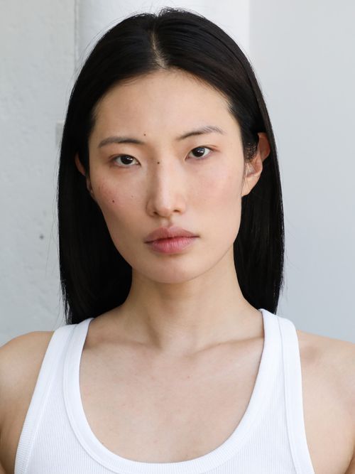 Nuri Son - Model Profile - Photos & latest news