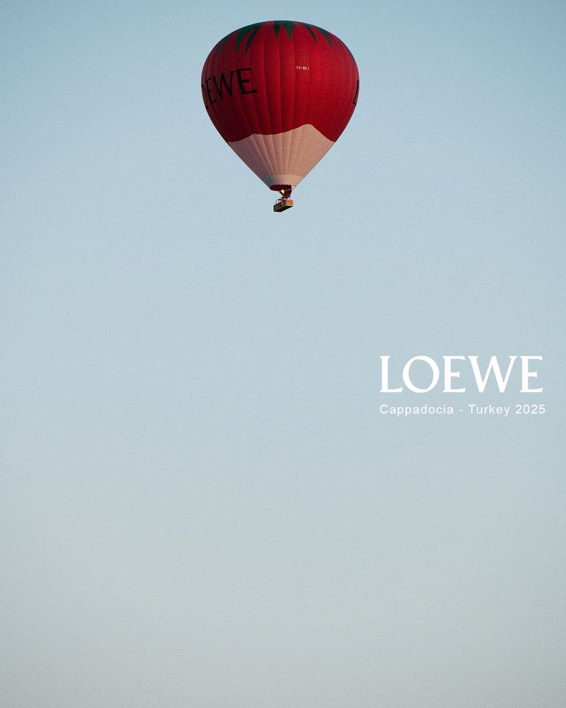 The Great Loewe Tomato Balloon (Loewe)