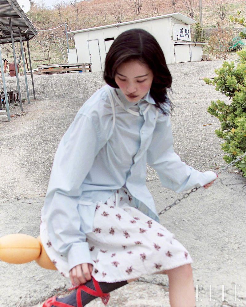 유채꽃이 만개한 어느 날 (Elle Korea)