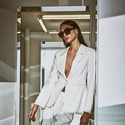 Elizabeth Salt - Model Profile - Photos & latest news