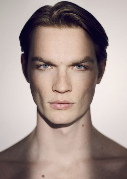 Dylan Lloyd Courtaillac - Model - detail by people