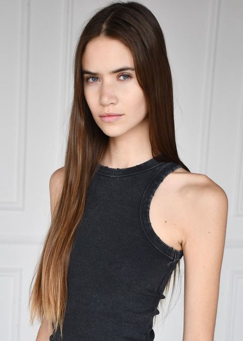 Ines Art - Model - detail by people