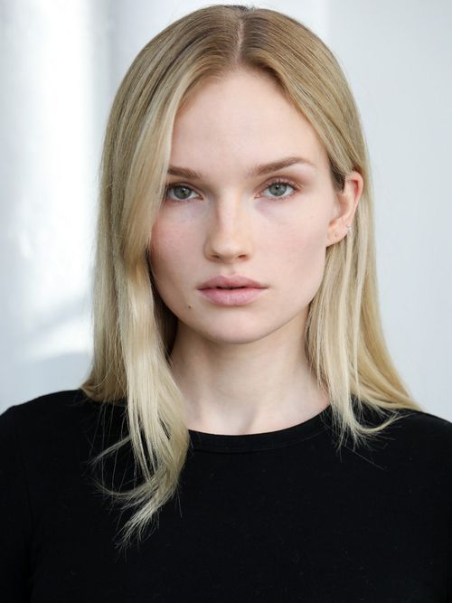 Baylee Winkel - Model - detail by people