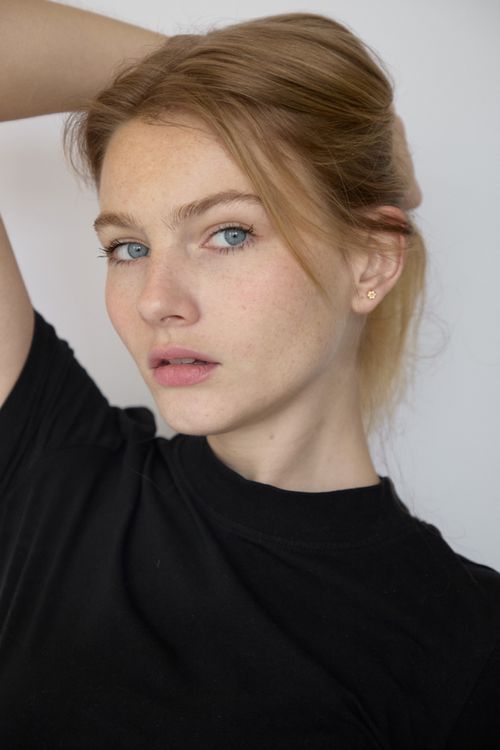 Caroline Hahn - Model - detail by client