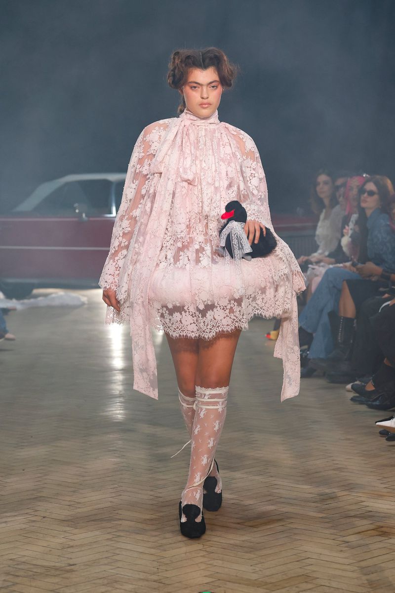 Yuhan Wang S/S 26 Show (Yuhan Wang)