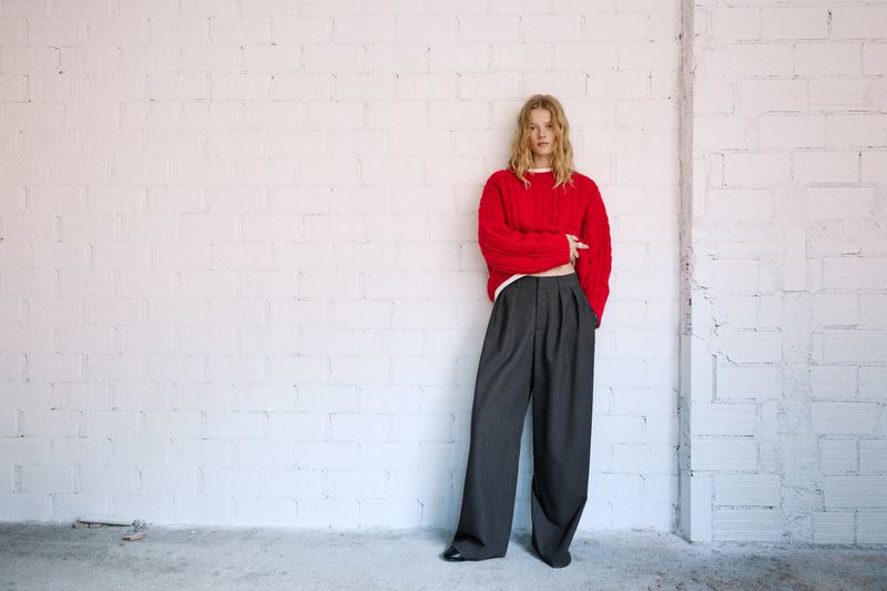 Scarlet red (Pull & Bear)