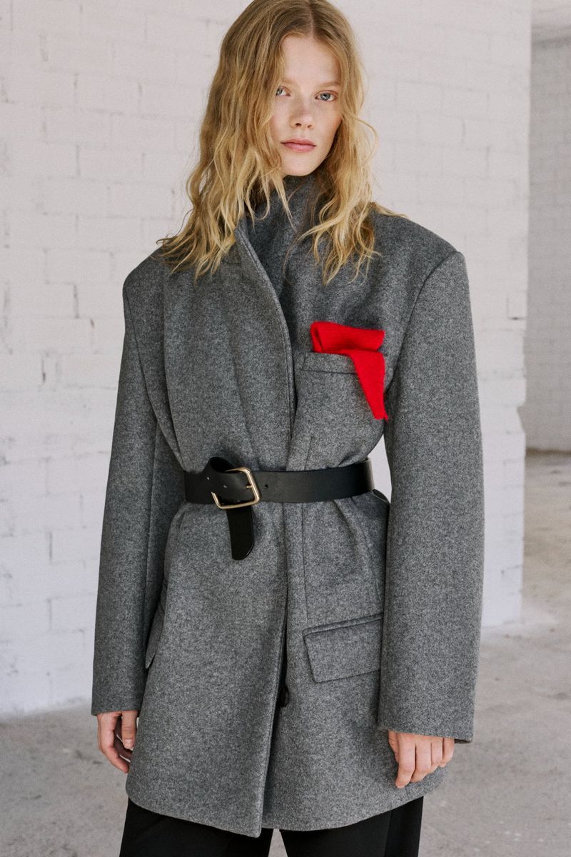 Scarlet red (Pull & Bear)