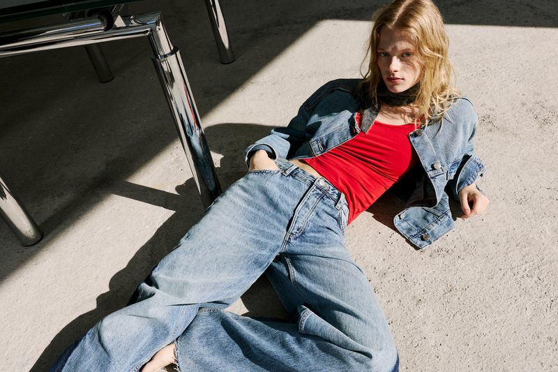 Scarlet red (Pull & Bear)