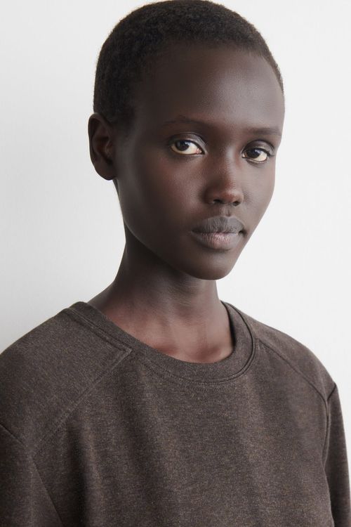 Yar Aguer - Model Profile - Photos & latest news