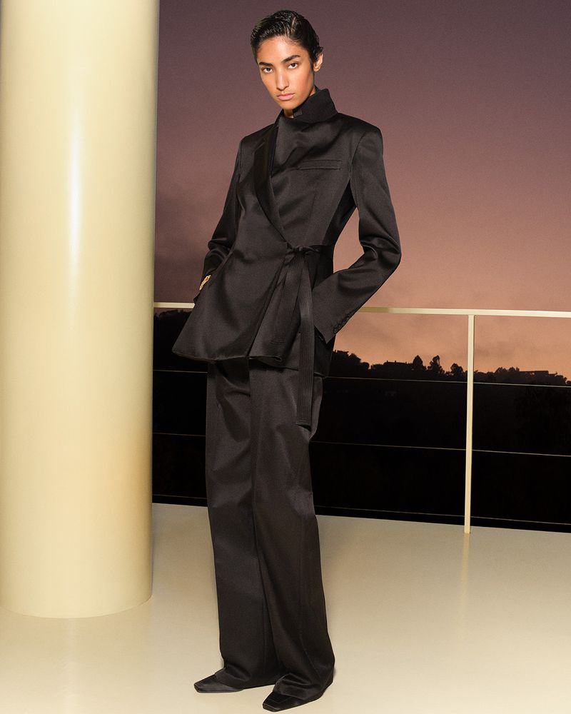 At the Hermes show (Hermès)