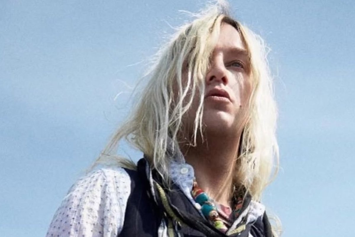 Aaron de Mey Moves Beauty Forward by Embracing Imperfection – Of The Minute
