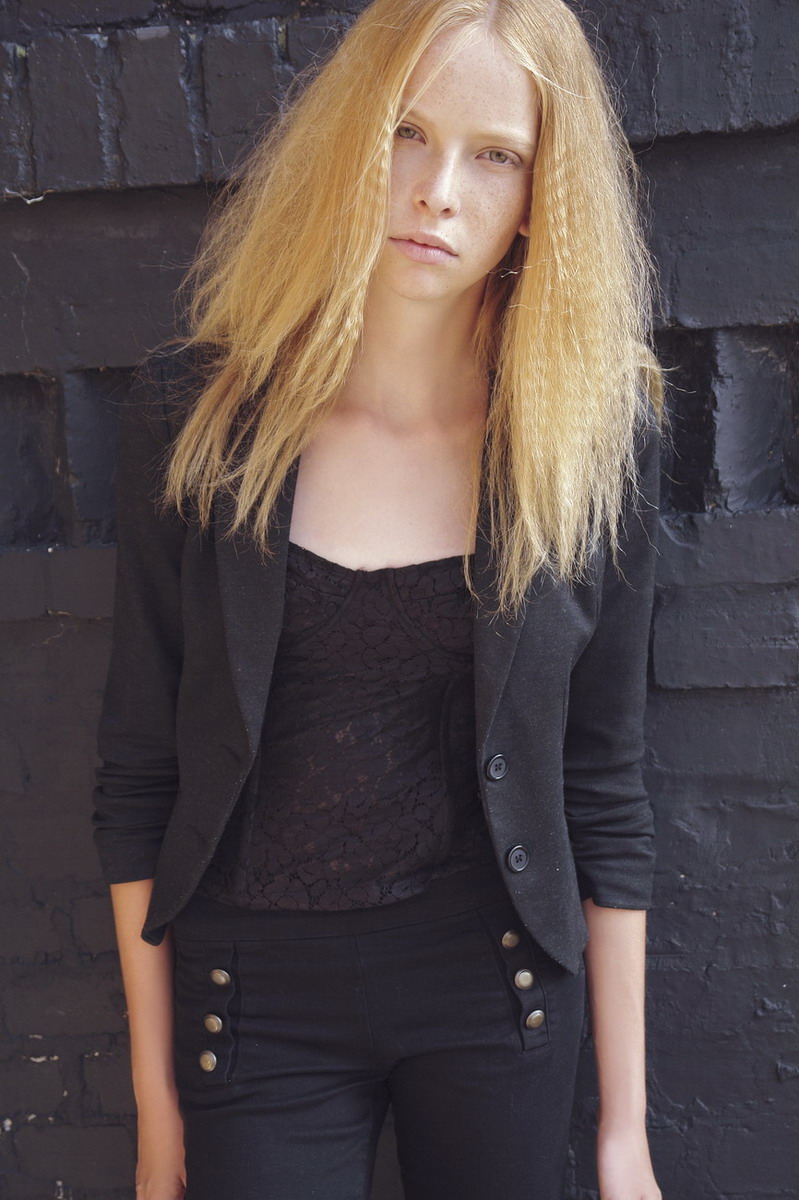 Laura P. – NEWfaces