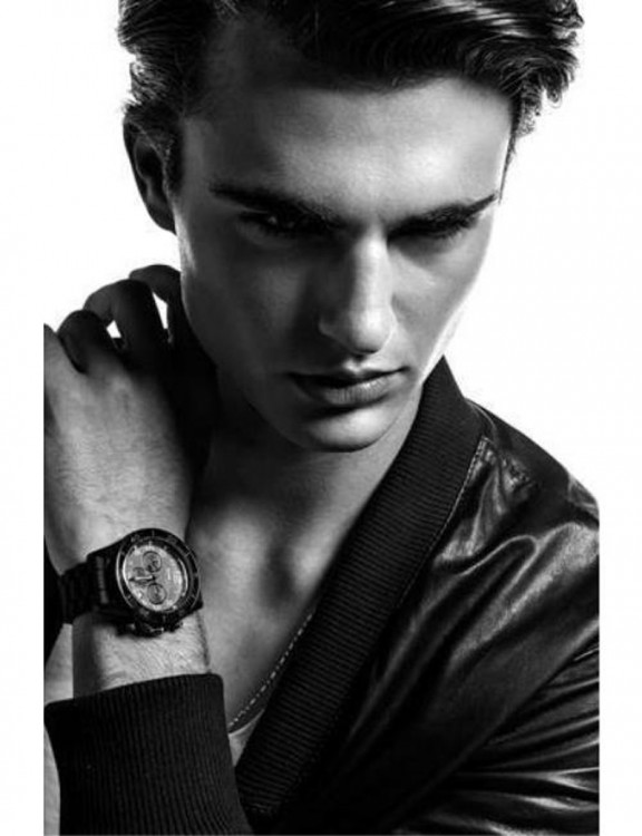 Christopher V. | NEWfaces