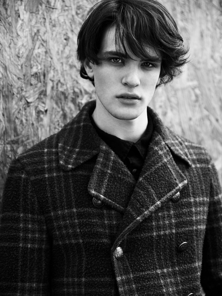 Classify Italian male model Riccardo Piane