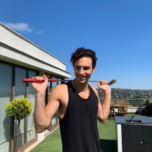 These new faces talk heterochromia, Arnold Schwarzenegger and micro ...